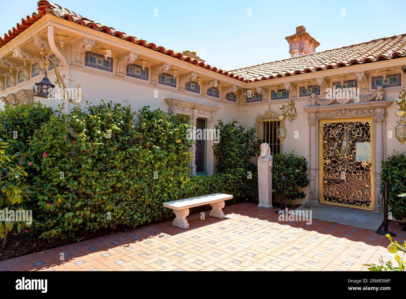 Hearst castle san simeon california hi-res stock photography and images ...