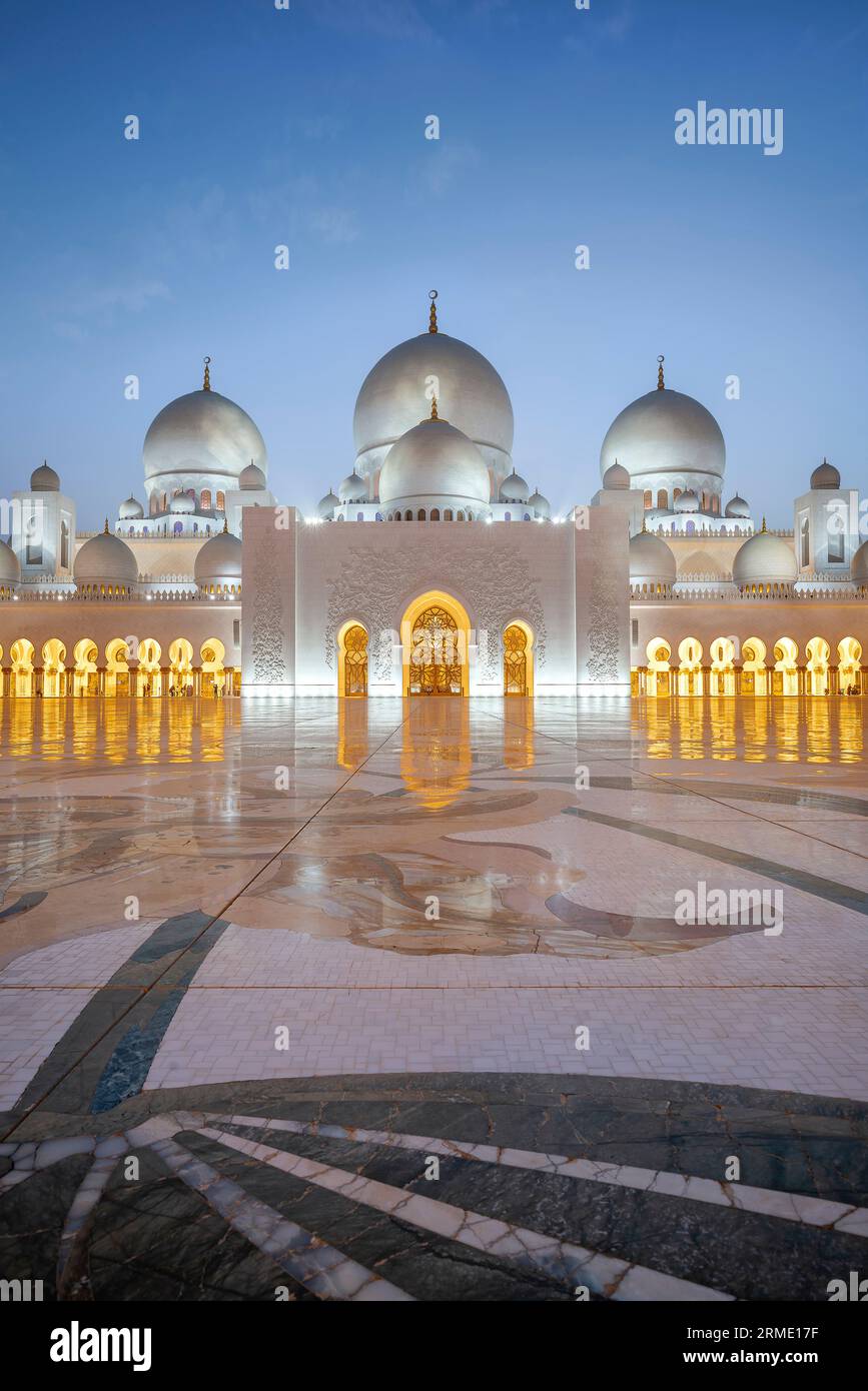 Illuminated mosque minaret domes hi-res stock photography and images ...