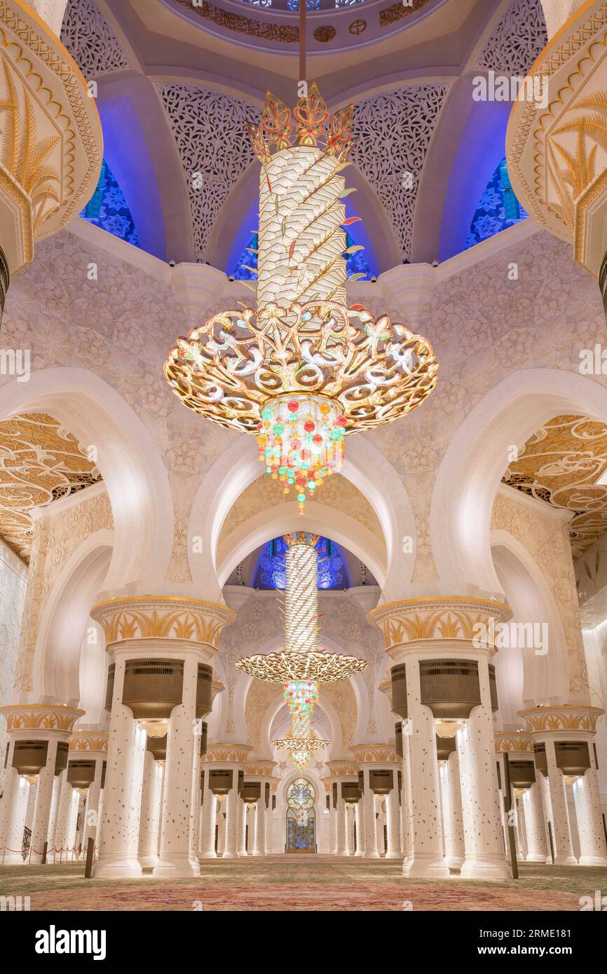 Illuminated interior with crystal chandeliers in Sheikh Zayed Mosque ...