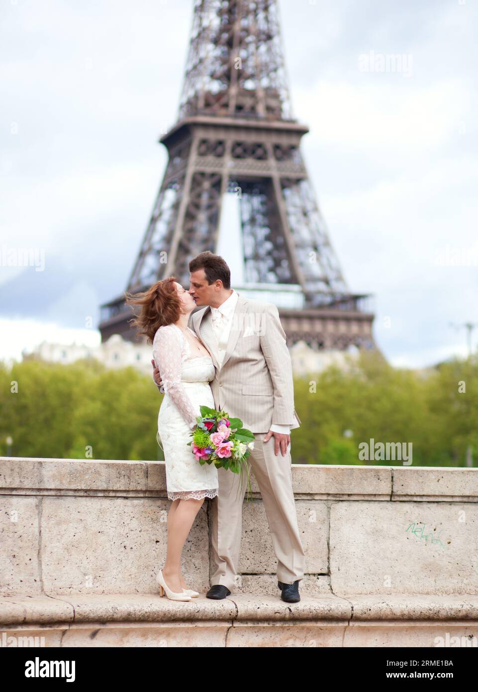 Married tower bridge hi-res stock photography and images - Alamy