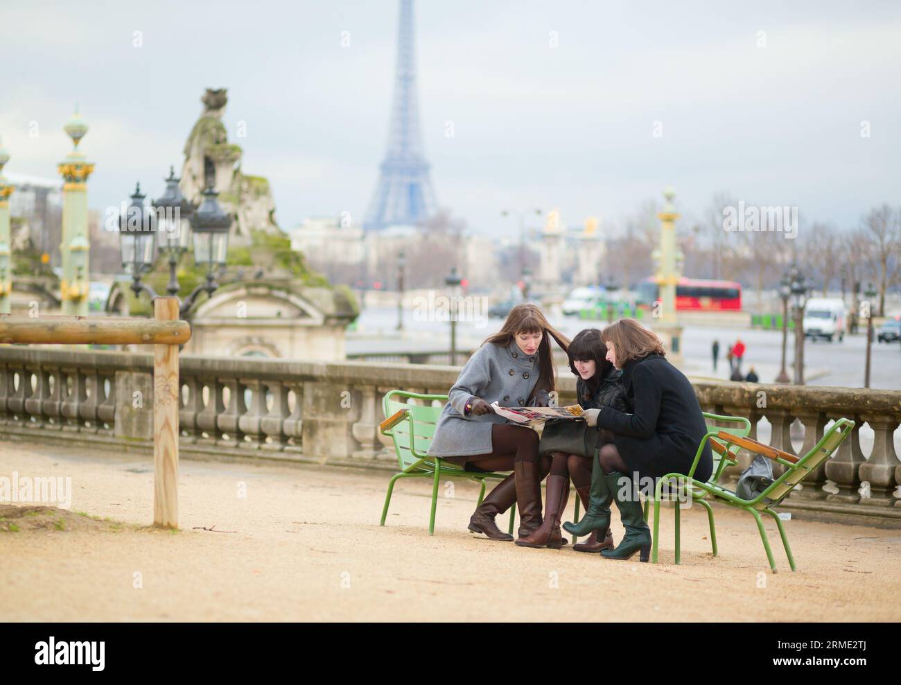 Tourists in Paris planning their trip using map Stock Photo - Alamy