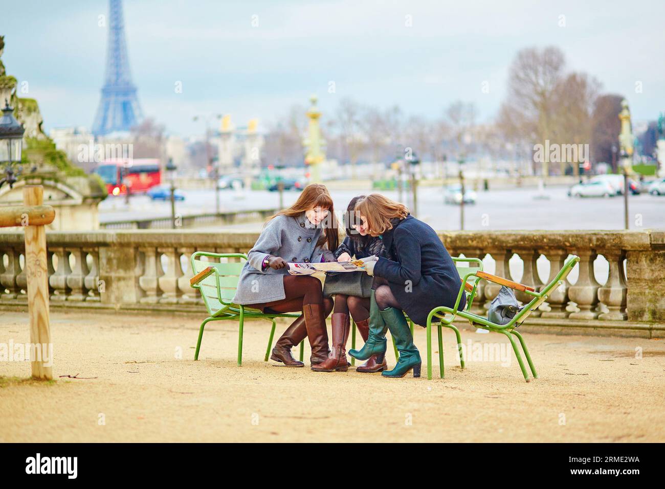 Tourists in Paris planning their trip using map Stock Photo - Alamy