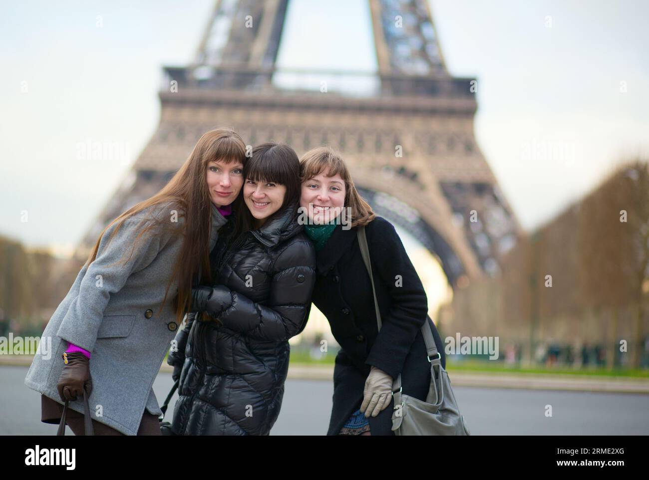 Three friends near the Eiffel tower Stock Photo - Alamy