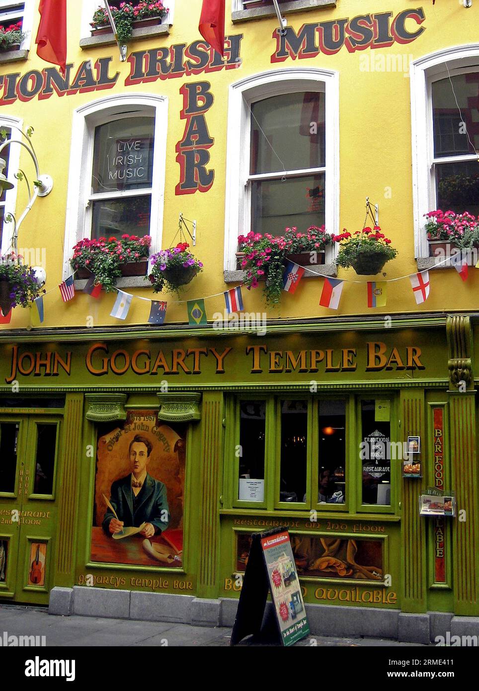 Gogartys temple bar hi-res stock photography and images - Alamy