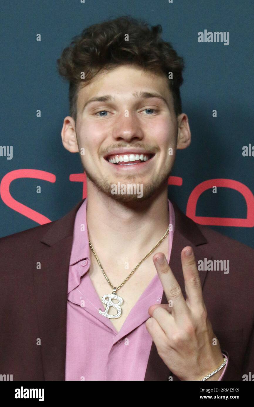 LOS ANGELES - AUG 27: Jesser at the 2023 Streamy Awards - Winners Walk ...