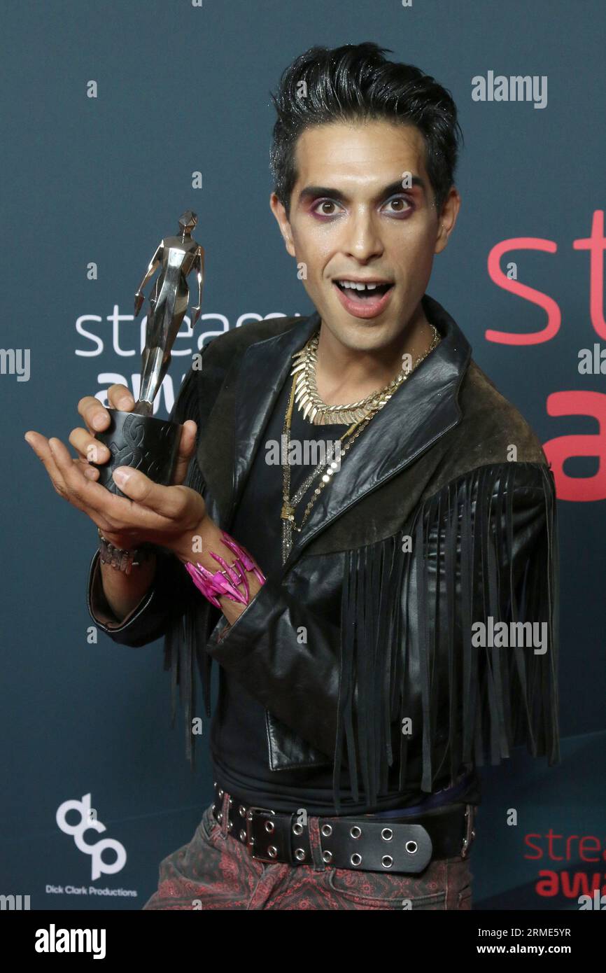 2023 streamy awards winners walk hi-res stock photography and images ...