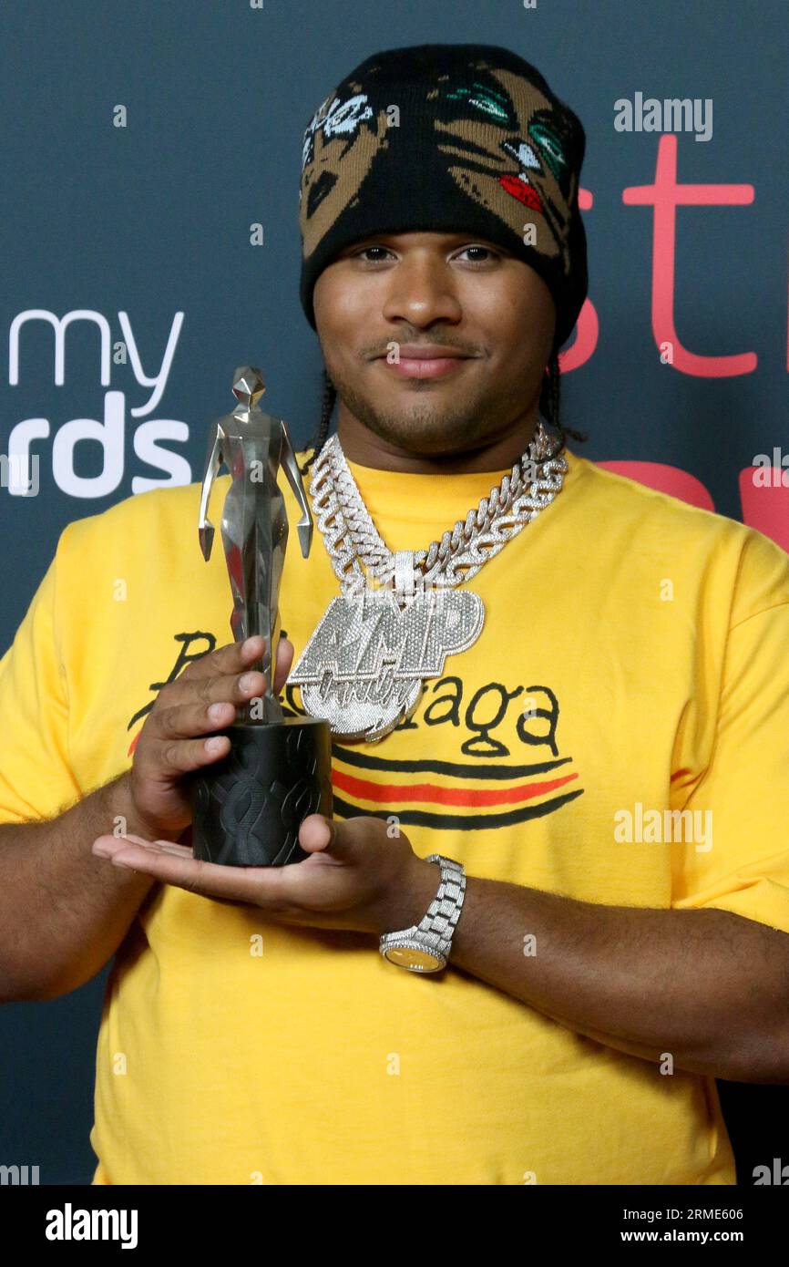 2023 streamy awards winners walk hi-res stock photography and images ...