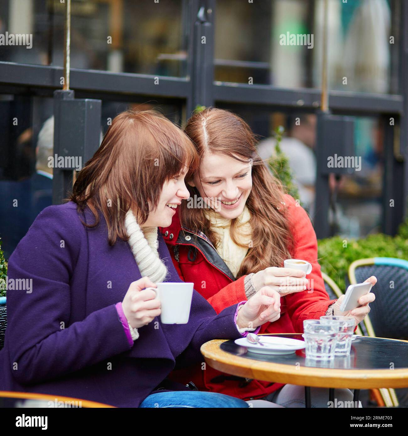 Two girls street cafe hi-res stock photography and images - Alamy