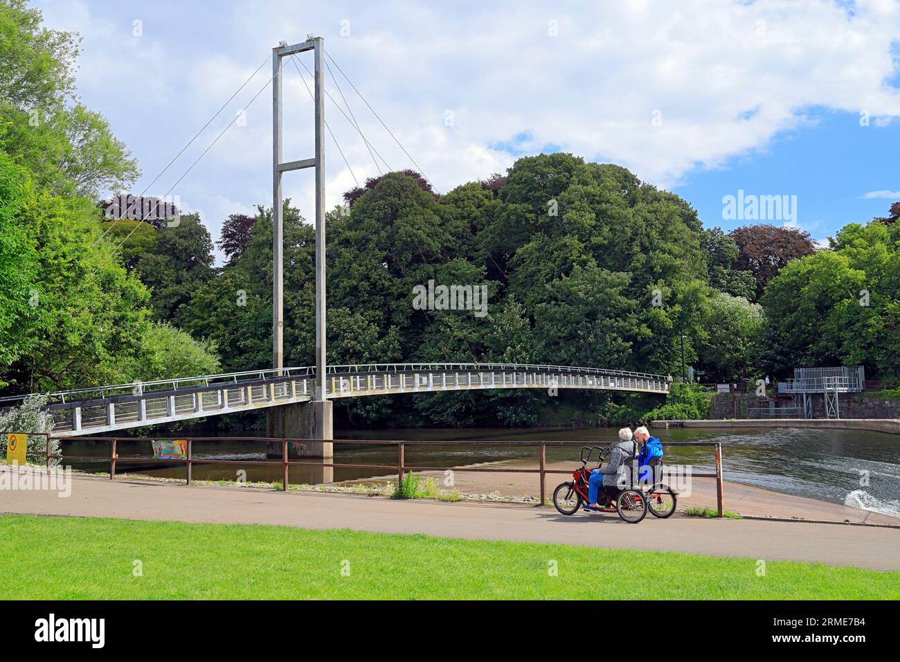 Blackweir suspension bridge and River Taff, Pontcanna Fields, Cardiff ...