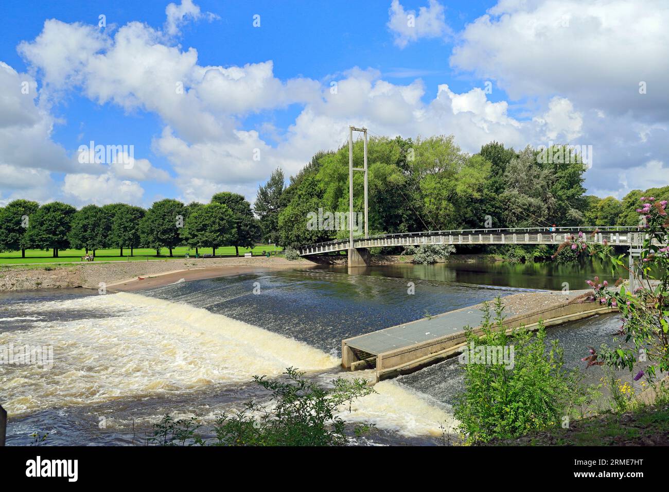 Blackweir suspension bridge and River Taff, Pontcanna Fields, Cardiff ...