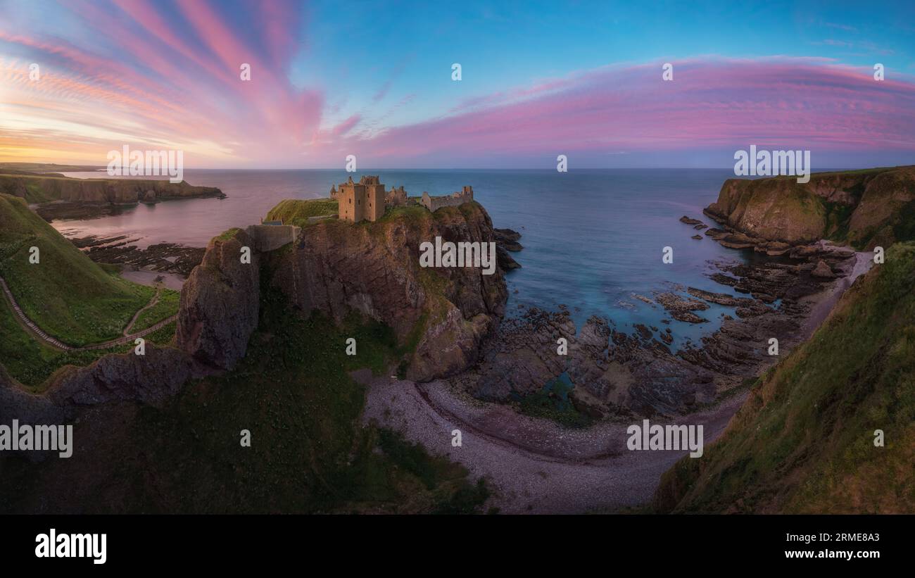 Aerial Panorama of Dunnottar Castle Medieval clifftop ruins Stock Photo ...