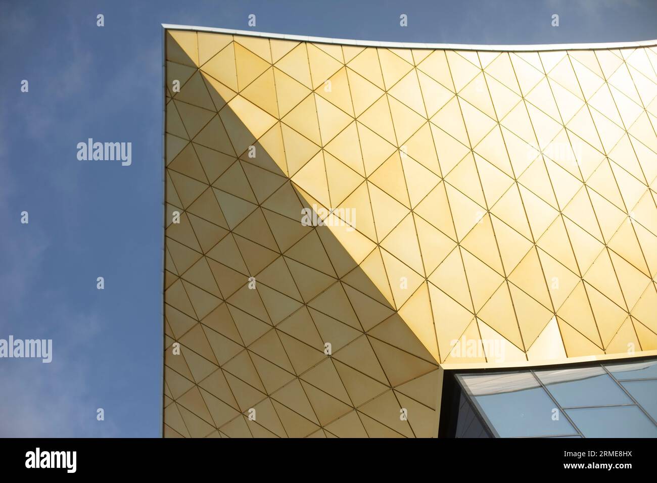 Glass and metal building hi-res stock photography and images - Alamy