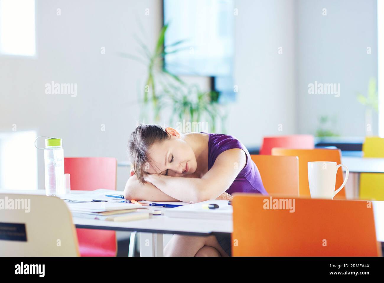 Female student sleeping in class hi-res stock photography and images ...