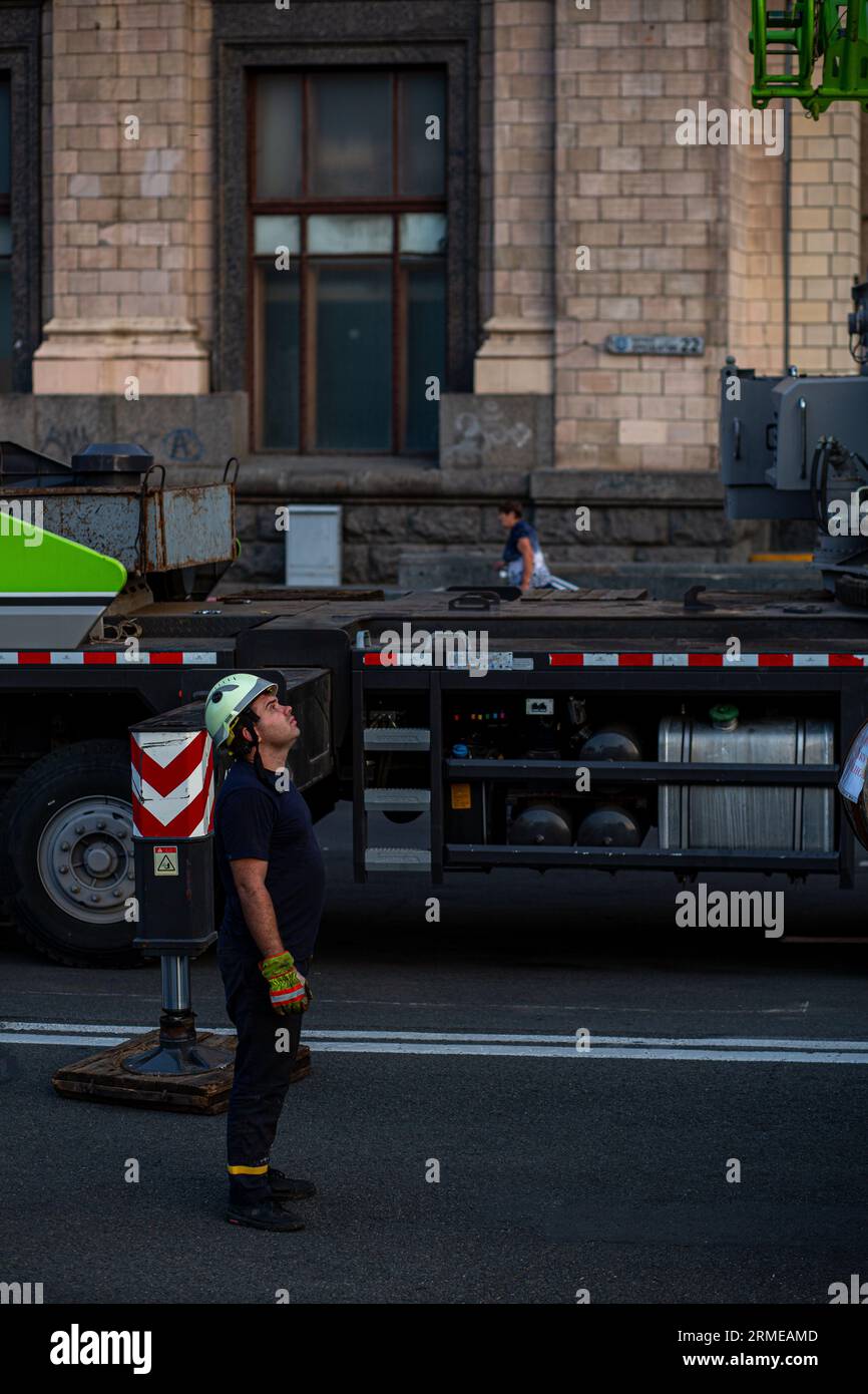 Worker fixing a tank to load it onto truck Stock Photo - Alamy