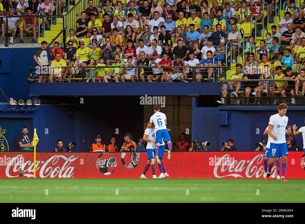 Goal celebration robert lewandowski of barcelona c hi-res stock ...