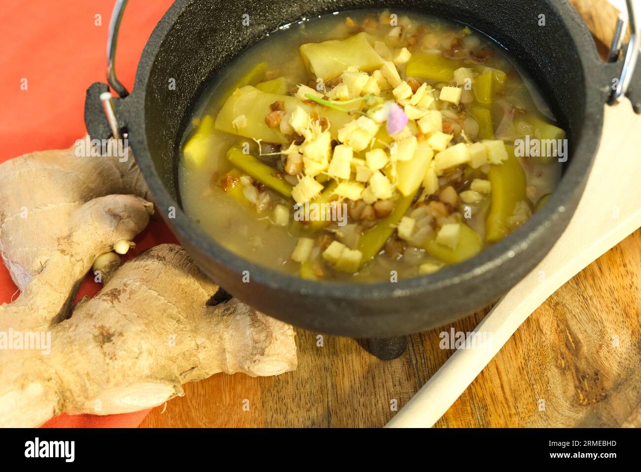 Eating pods hi-res stock photography and images - Alamy