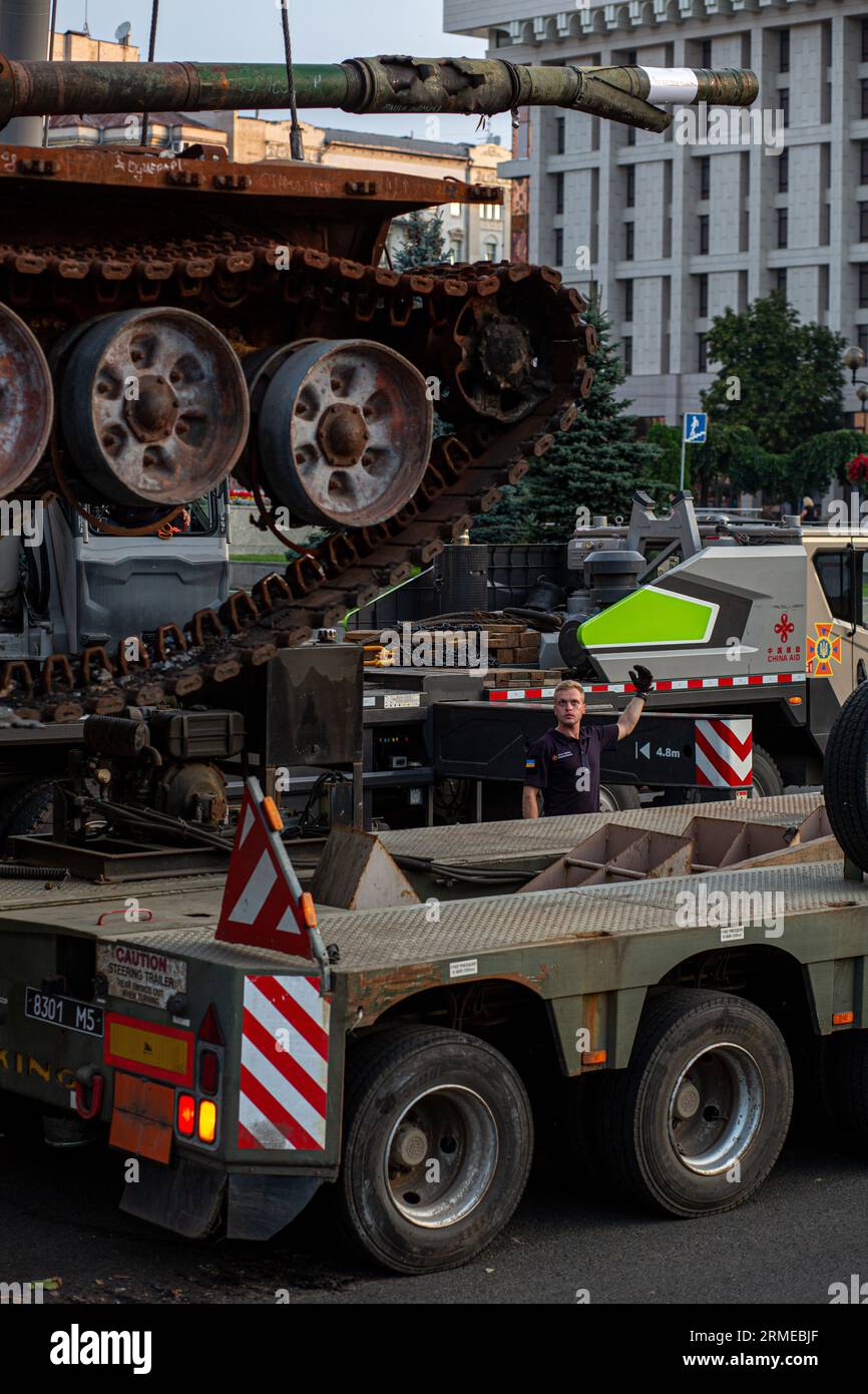 tanks are loaded onto trucks Stock Photo - Alamy