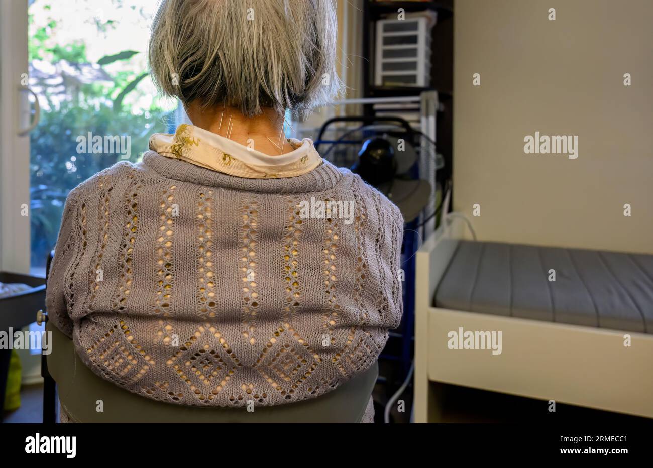 Old senior woman neck pain hi-res stock photography and images - Alamy