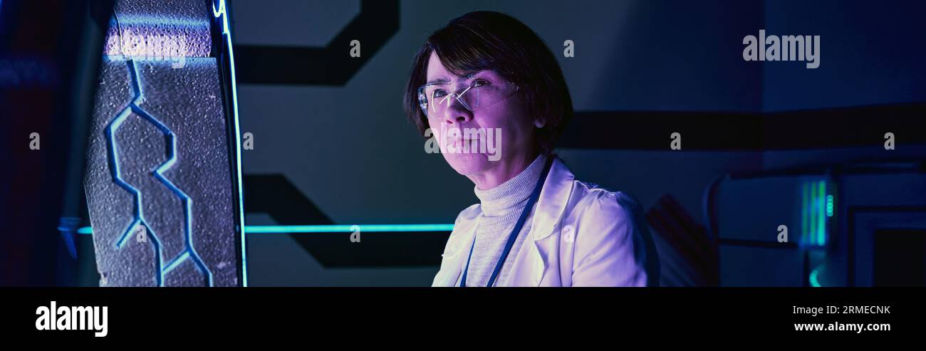 Neon lit science center hi-res stock photography and images - Alamy