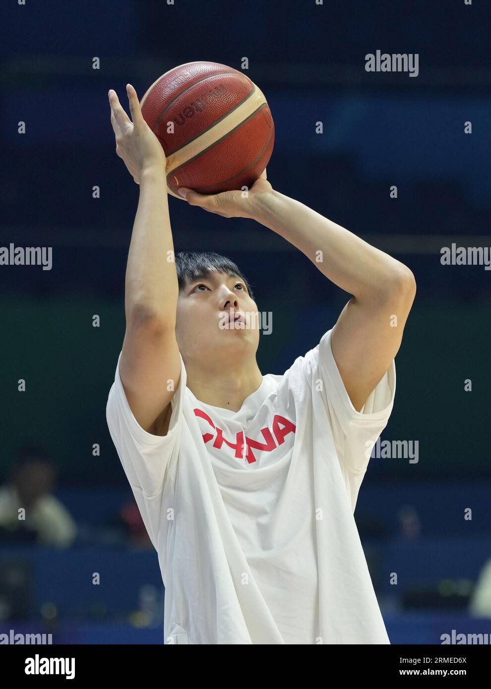 Manila, Philippines. 28th Aug, 2023. Hu Mingxuan of China warms up ...