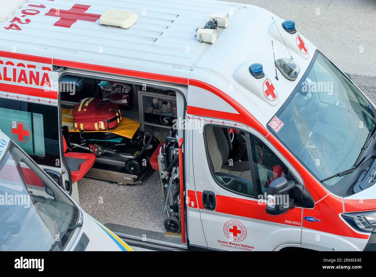 Ambulance entry only hi-res stock photography and images - Alamy