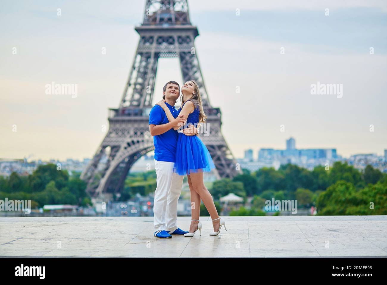 Romantic dating couple on Trocadero viewpoint in Paris, hugging, Eiffel ...