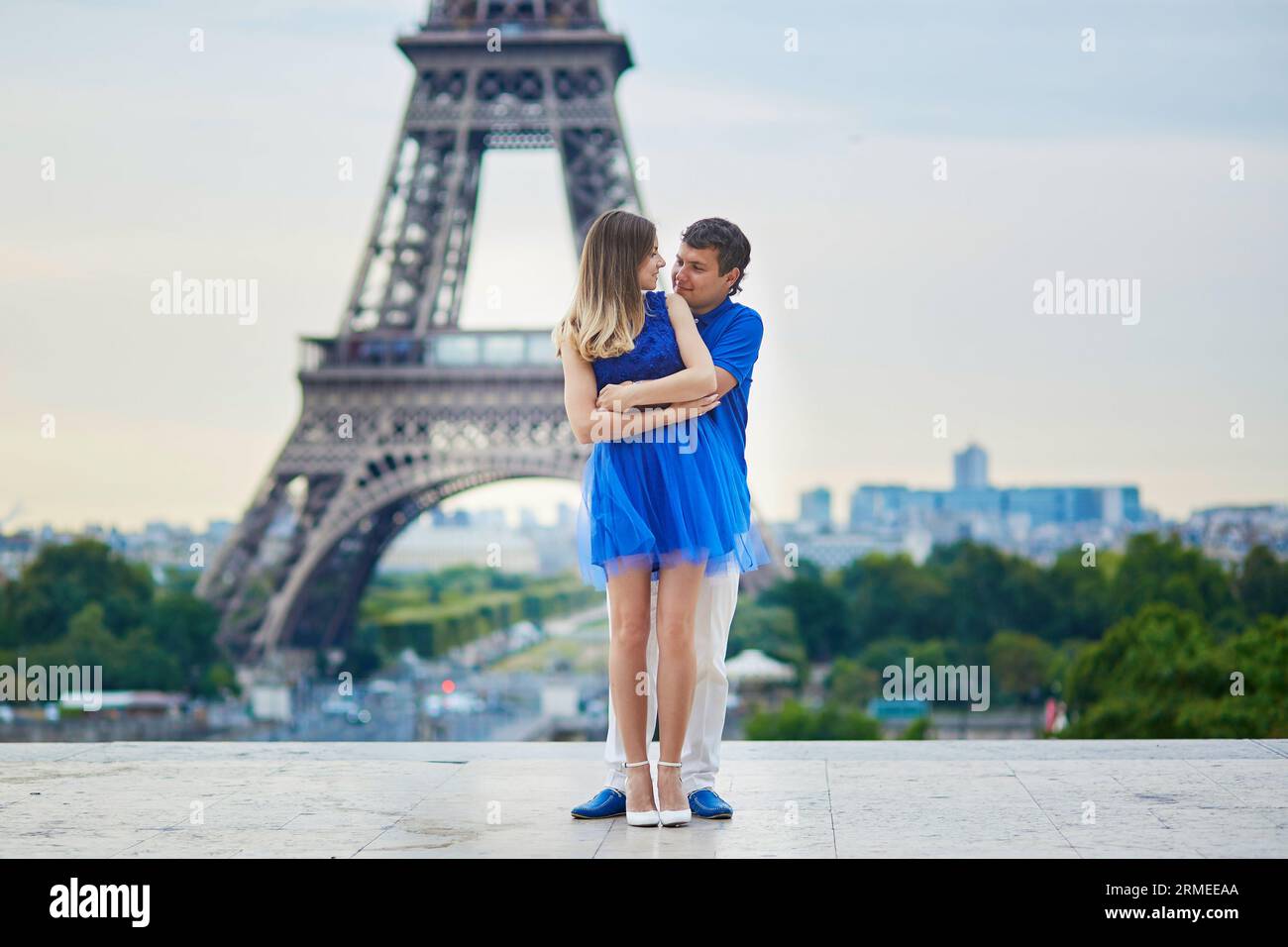 Romantic dating couple on Trocadero viewpoint in Paris, hugging, Eiffel ...