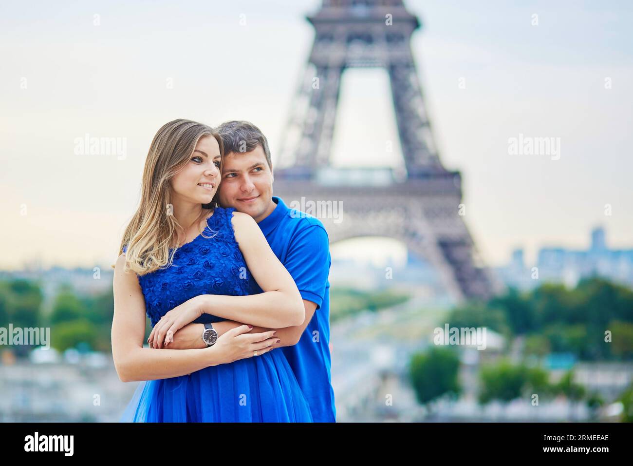 Romantic dating couple on Trocadero viewpoint in Paris, hugging, Eiffel ...
