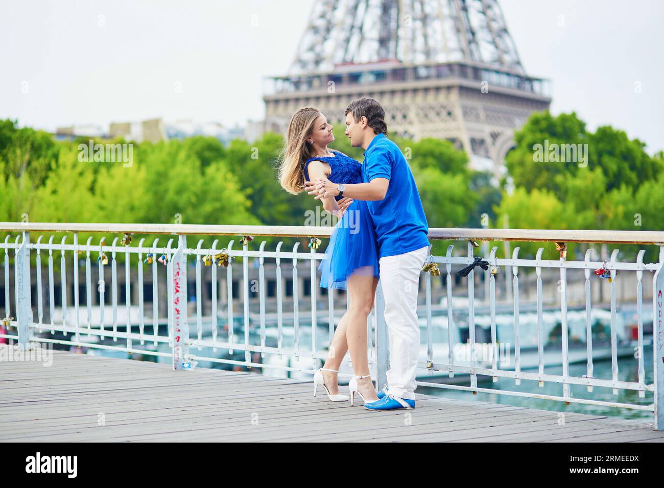 Romantic dating couple on a bridge over the Seine in Paris, Eiffel ...