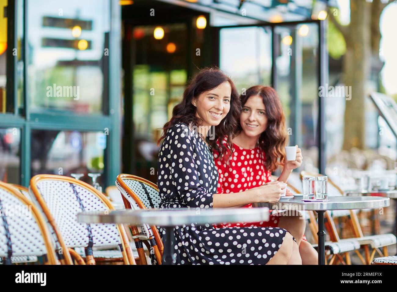 Paris black and white cafe talk hi-res stock photography and images - Alamy