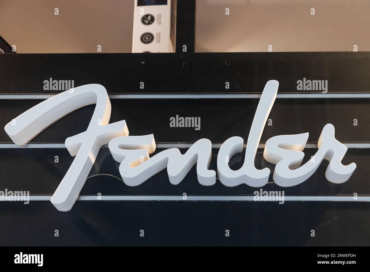 Fender logotyp hi-res stock photography and images - Alamy