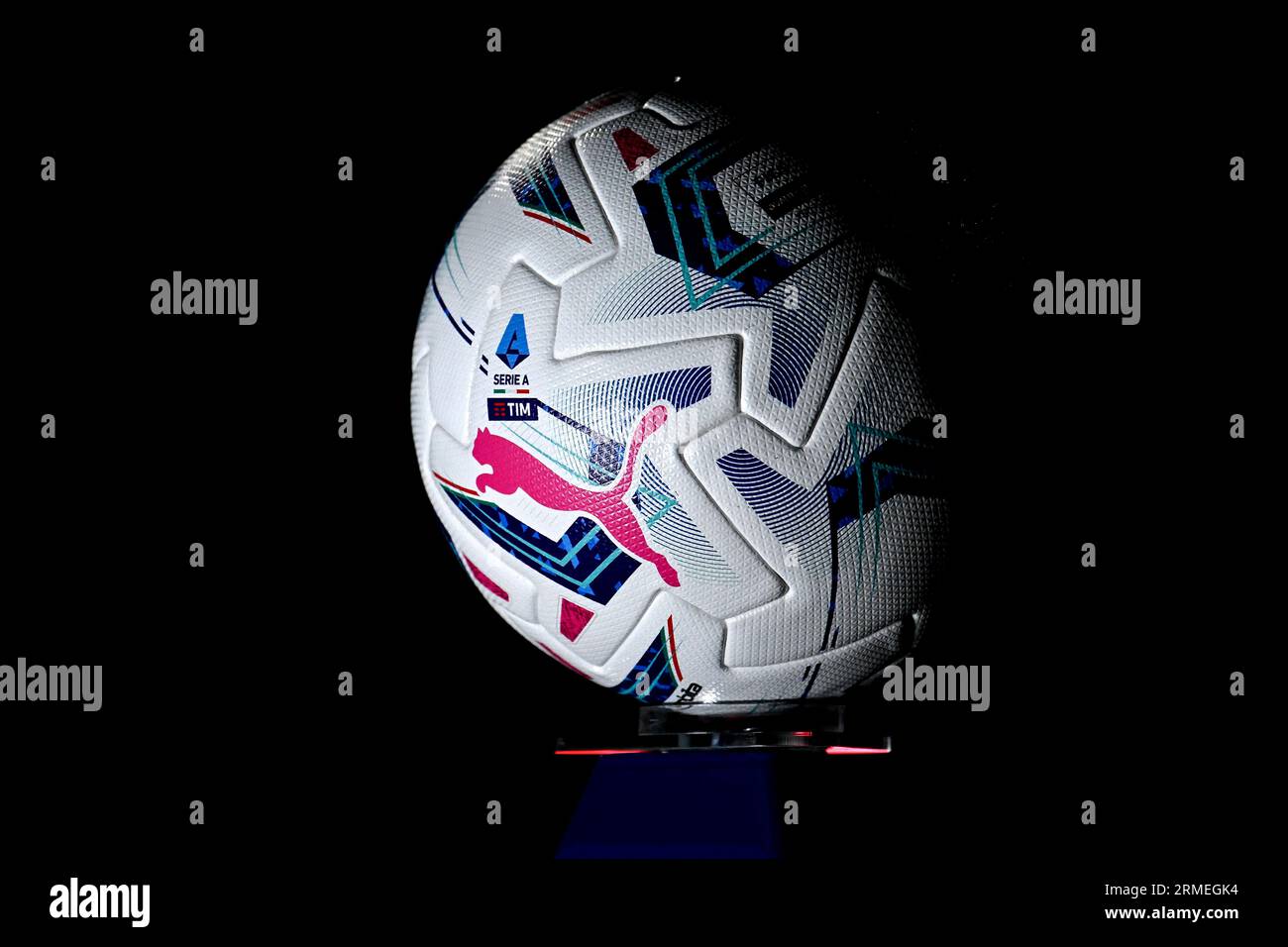 Puma ball hi-res stock photography and images - Alamy