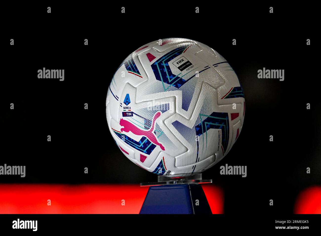 Puma ball hi-res stock photography and images - Alamy