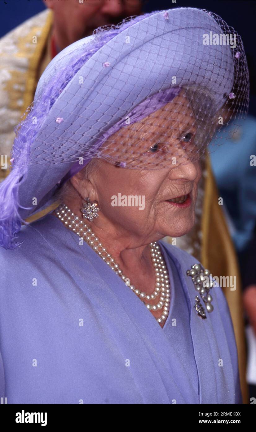 The queen mother at westminster abbey hi-res stock photography and ...