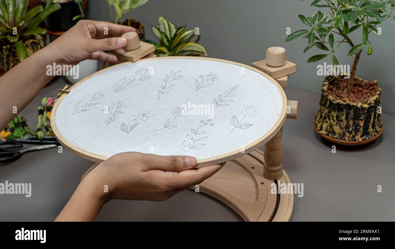 Womans hand holding handmade hi-res stock photography and images - Alamy