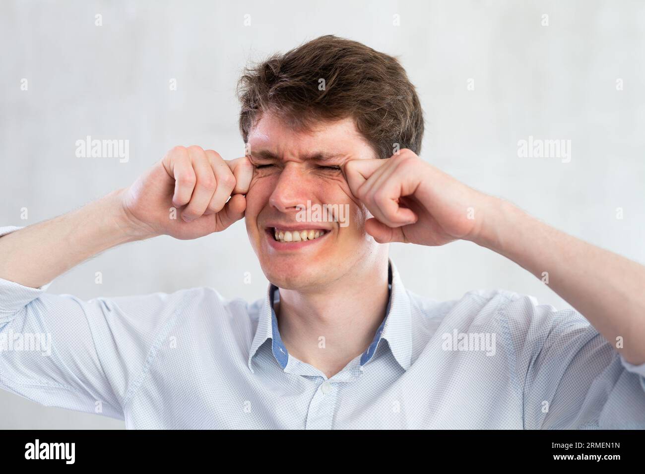 Guy itching hi-res stock photography and images - Alamy