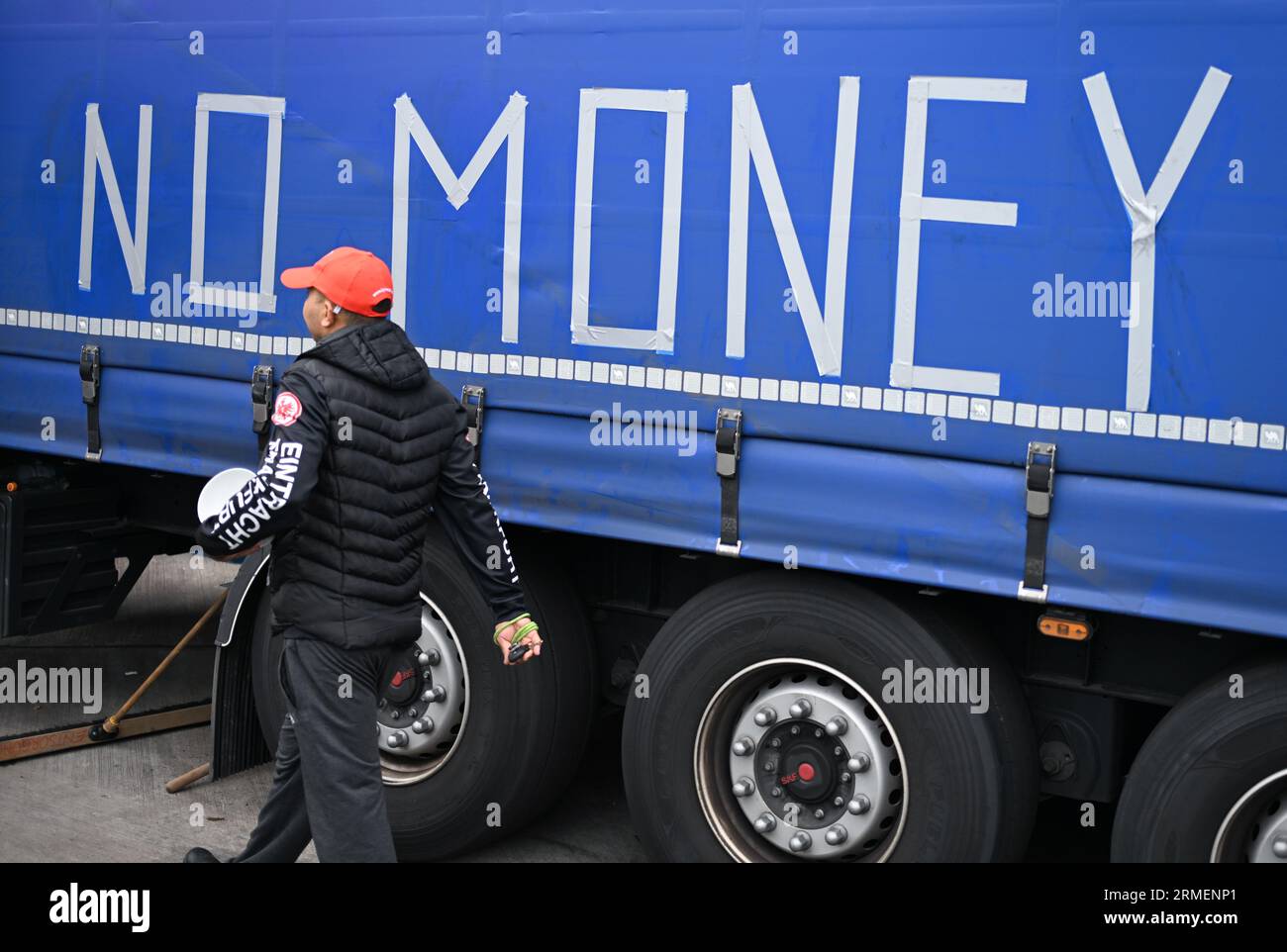 Weeks trailer hi-res stock photography and images - Alamy
