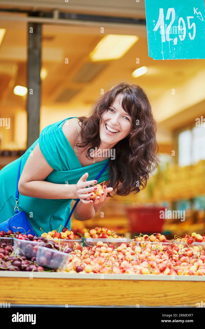 Shopping local french food store hi-res stock photography and images ...