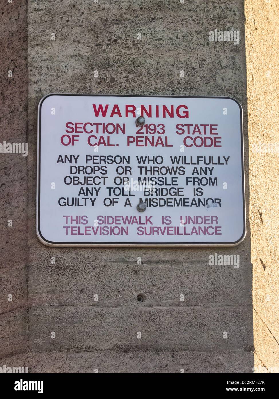 Bridge warning sign dropping objects hi-res stock photography and ...