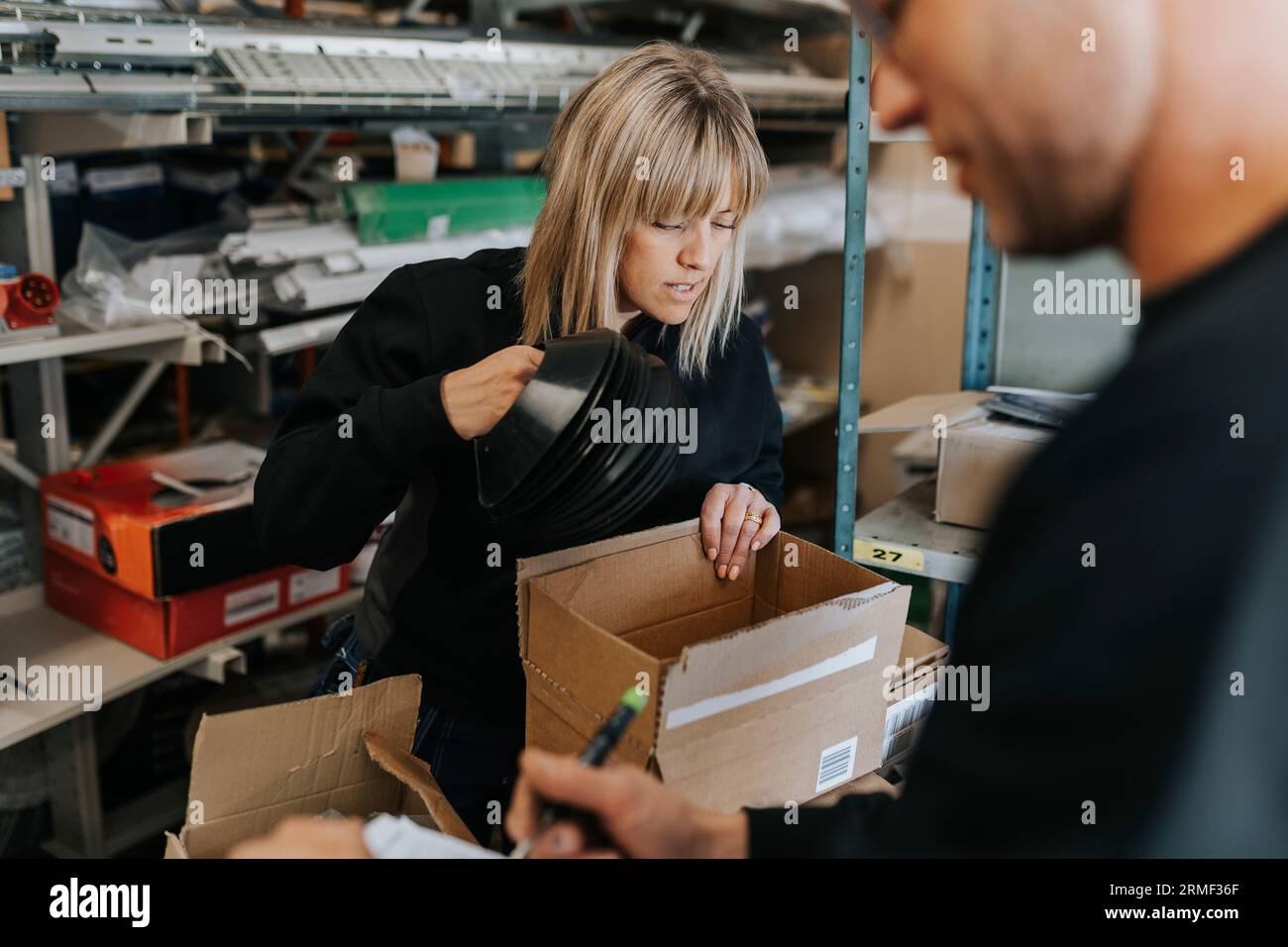 Checking inventory hi-res stock photography and images - Alamy