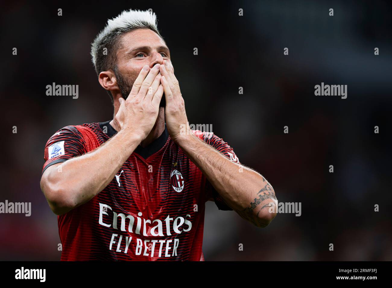 Giroud Celebration Wallpaper