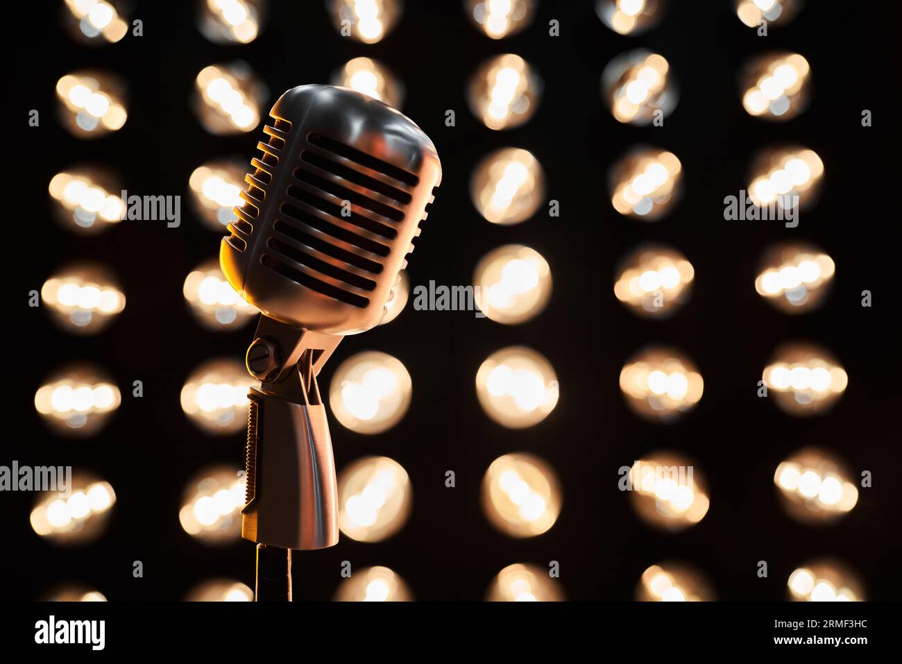 Vintage mic hi-res stock photography and images - Alamy