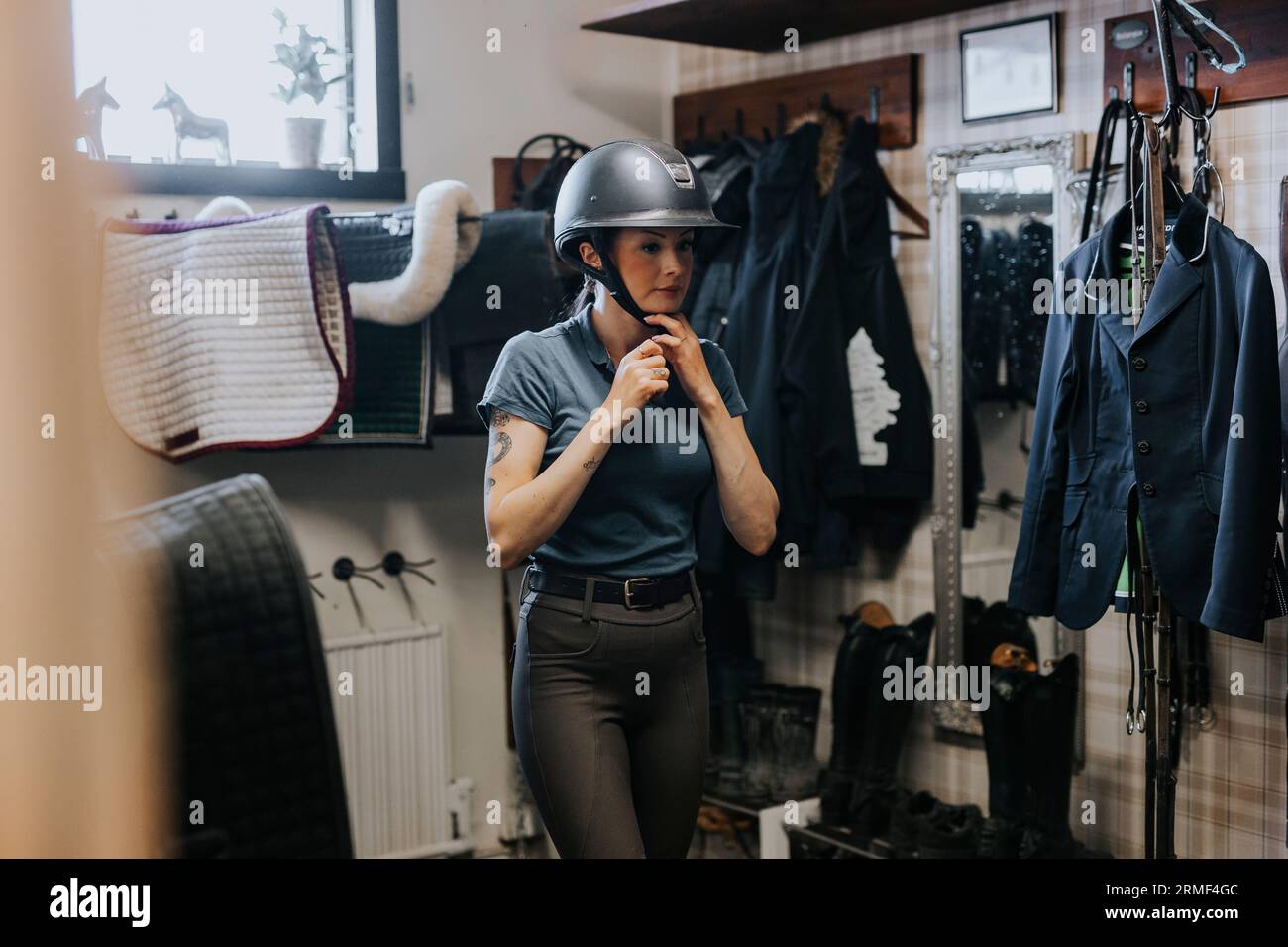 Girls changing room hi-res stock photography and images - Alamy