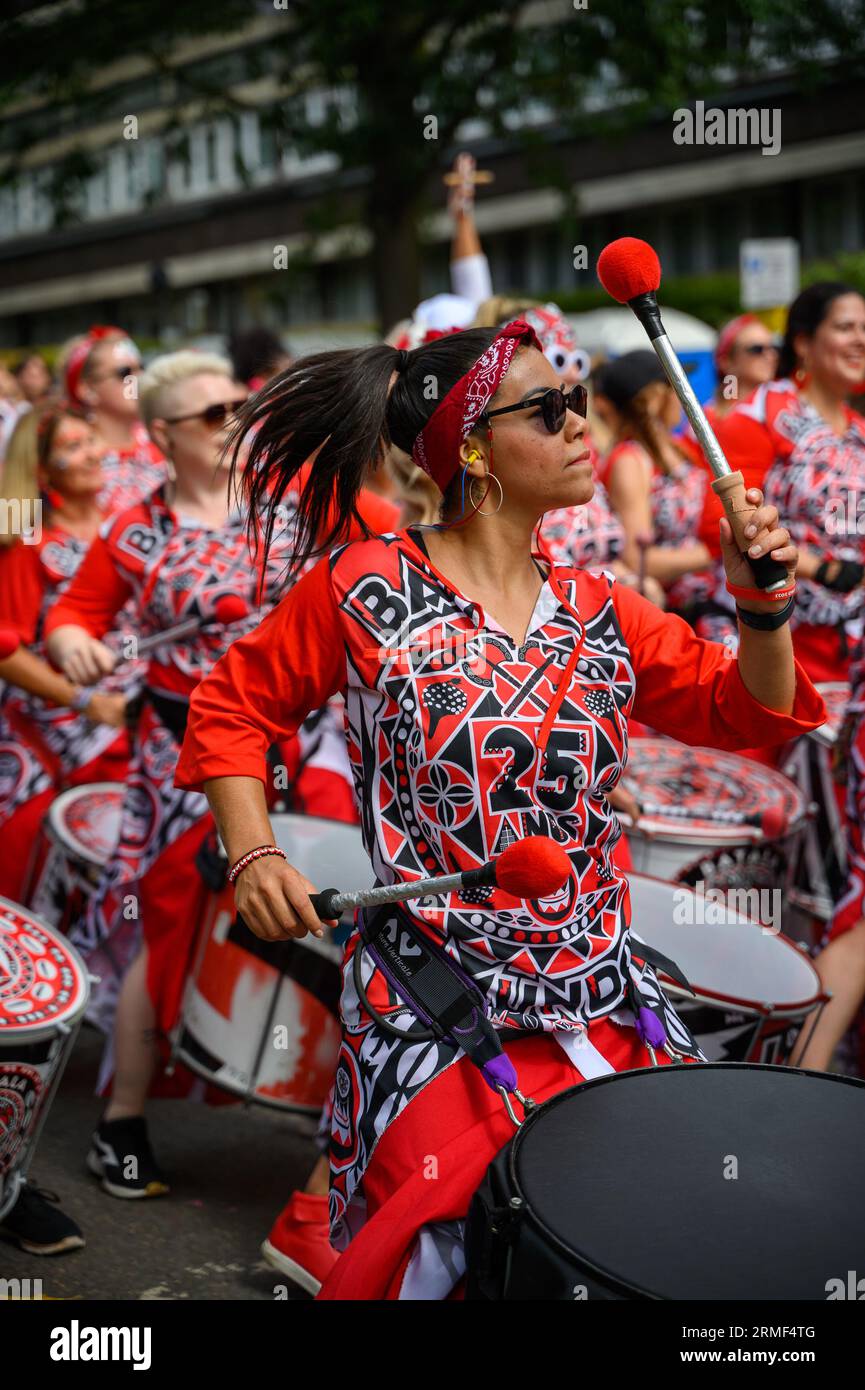 Notting Hill Carnival Monday, Batala Band do Parato drummers in ...