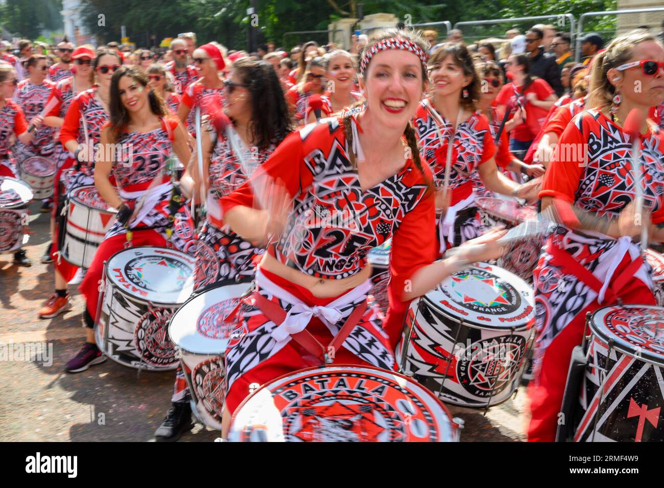 Notting Hill Carnival Monday, Batala Band do Parato drummers in ...