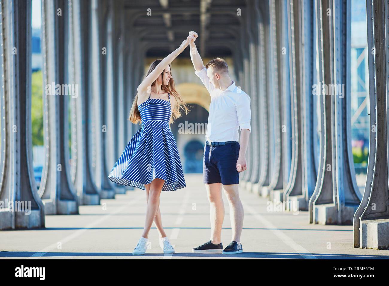 Romantic couple dancing on Bir-Hakeim bridge in Paris, France Stock ...