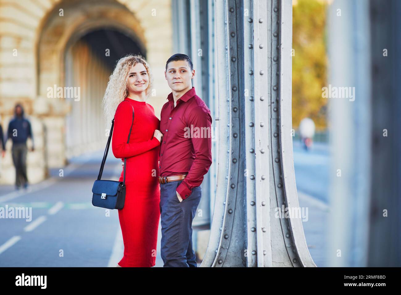 Romantic couple in love walking on Bir-Hakeim bridge in Paris, France ...
