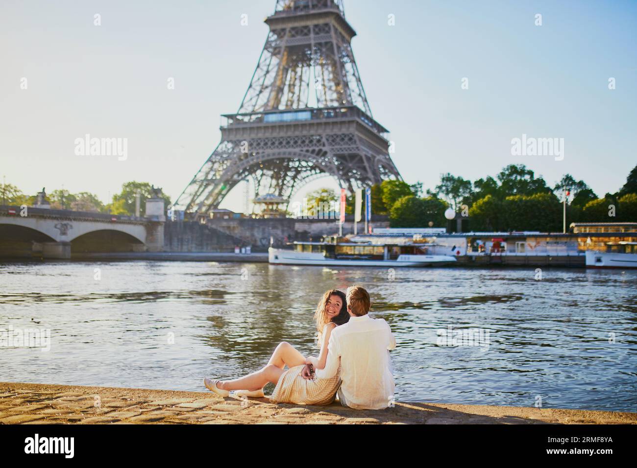 Happy romantic couple in Paris, near the Eiffel tower. Tourists ...