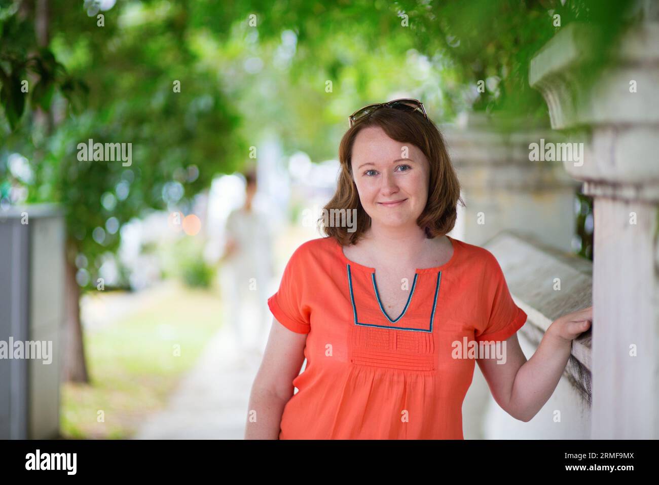 Smiling tourist on a street of Singapore Stock Photo - Alamy