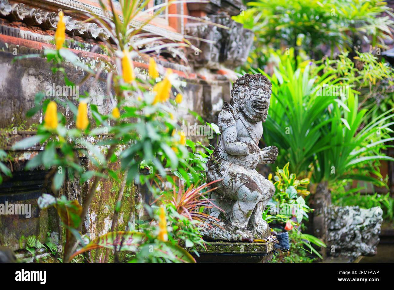Traditional Balinese sculpture in Ubud, Bal, Indonesia Stock Photo - Alamy